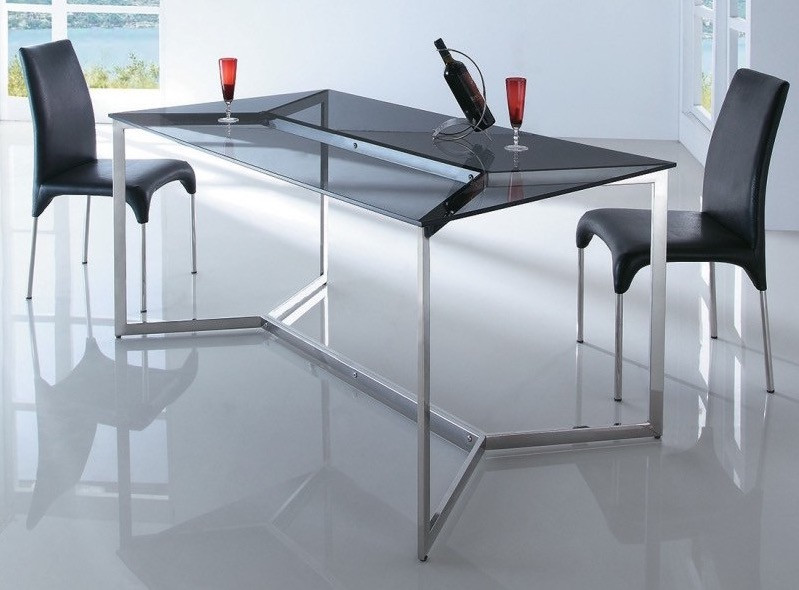 Table design verre trempé noir et acier chromé Kiba 160 cm | LesTendances.fr